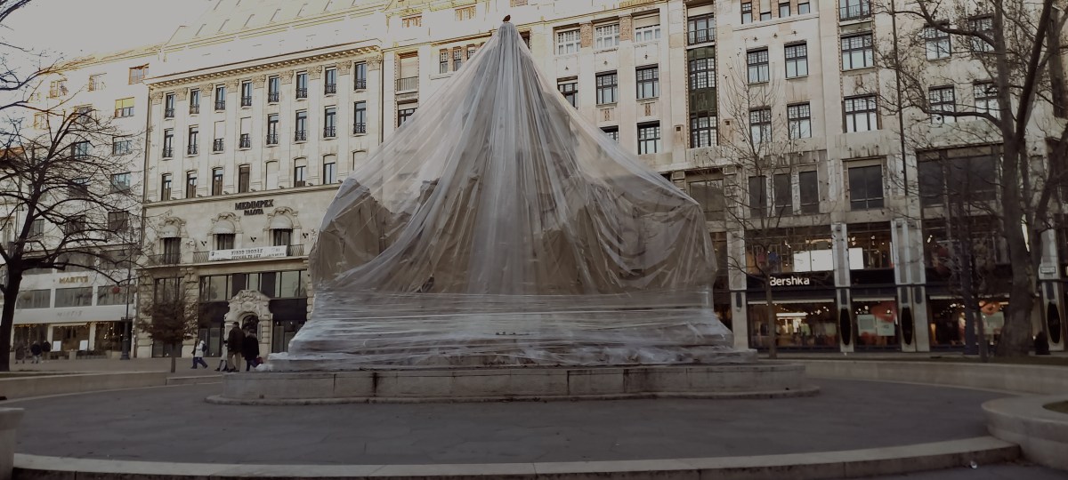Dialogo di una viaggiatrice e di un monumento a Pest – Maria Serra ...